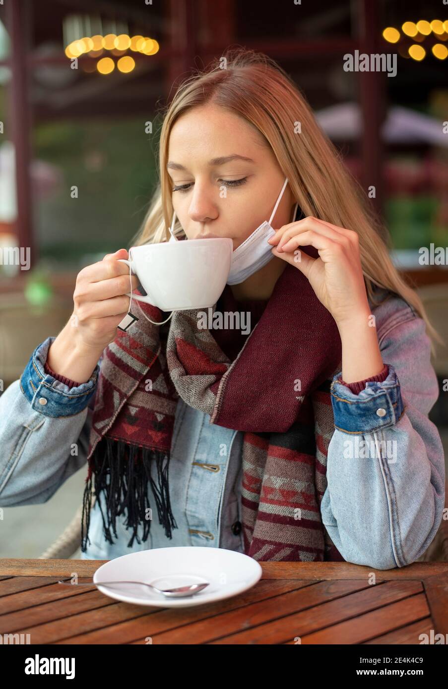 Gerichte im teerestaurant -Fotos und -Bildmaterial in hoher Auflösung ...