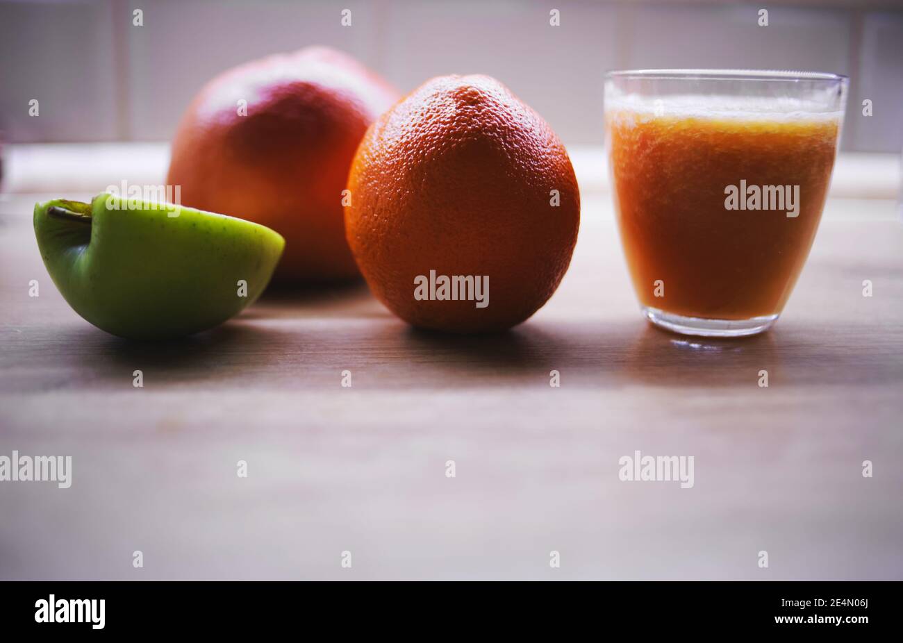 Fresh fruit juice -Fotos und -Bildmaterial in hoher Auflösung – Alamy
