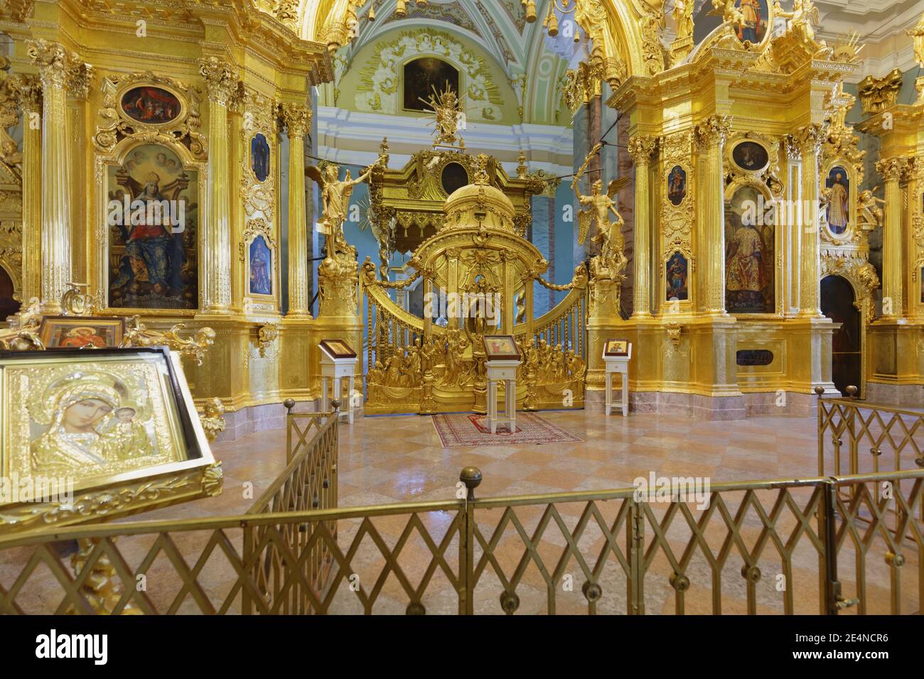 Innenraum der St. Peter und Paul Kathedrale in St. Petersburg, Russland. Die Kathedrale ist das ...