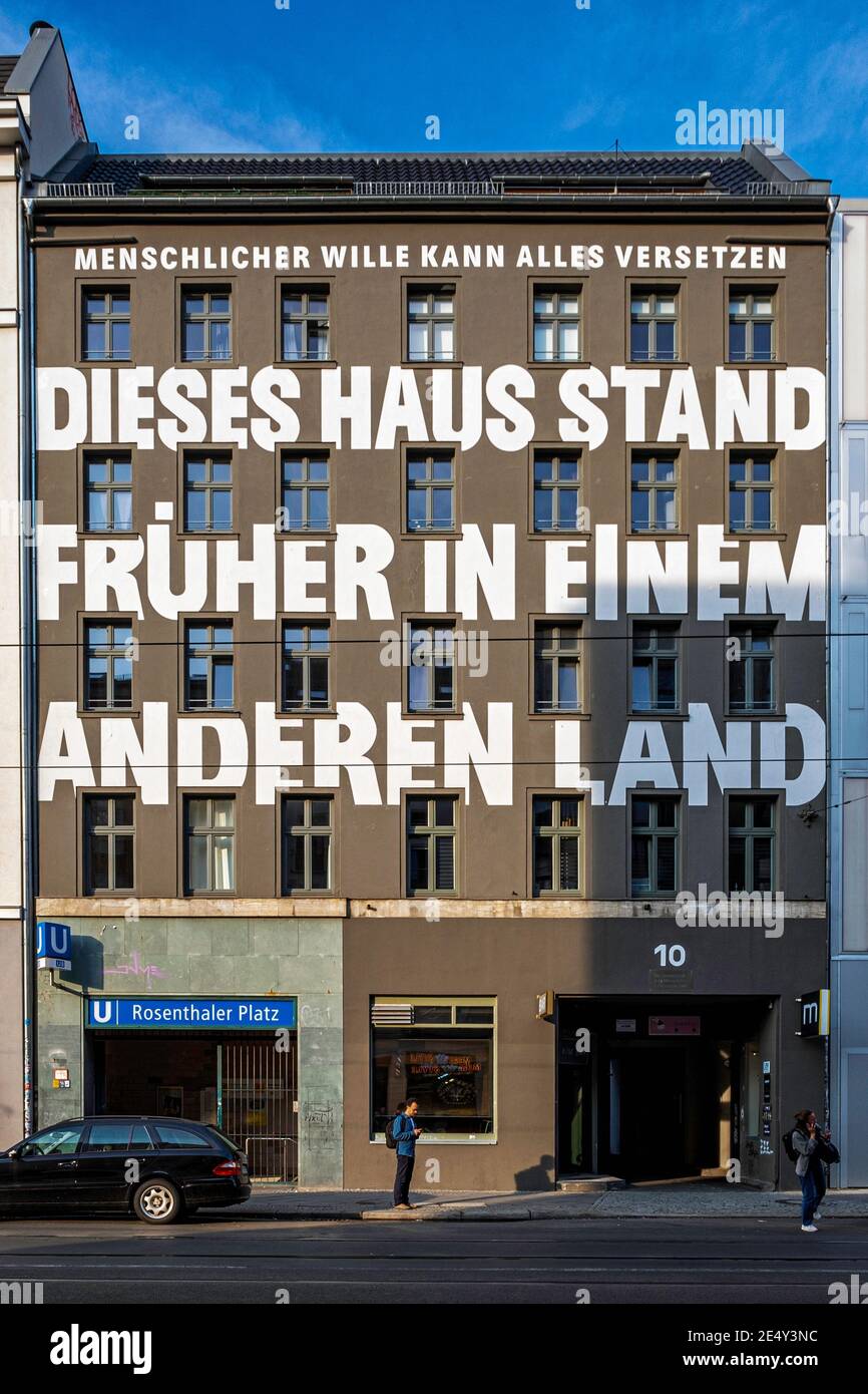 Rosenthaler Platz U8 U-Bahn Eingang & Schild im Gebäude mit Schriftzug ...
