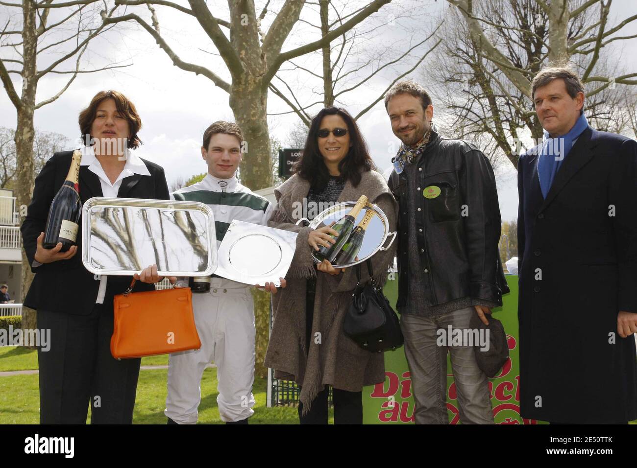 Vincent perez wife karine silla -Fotos und -Bildmaterial in hoher ...