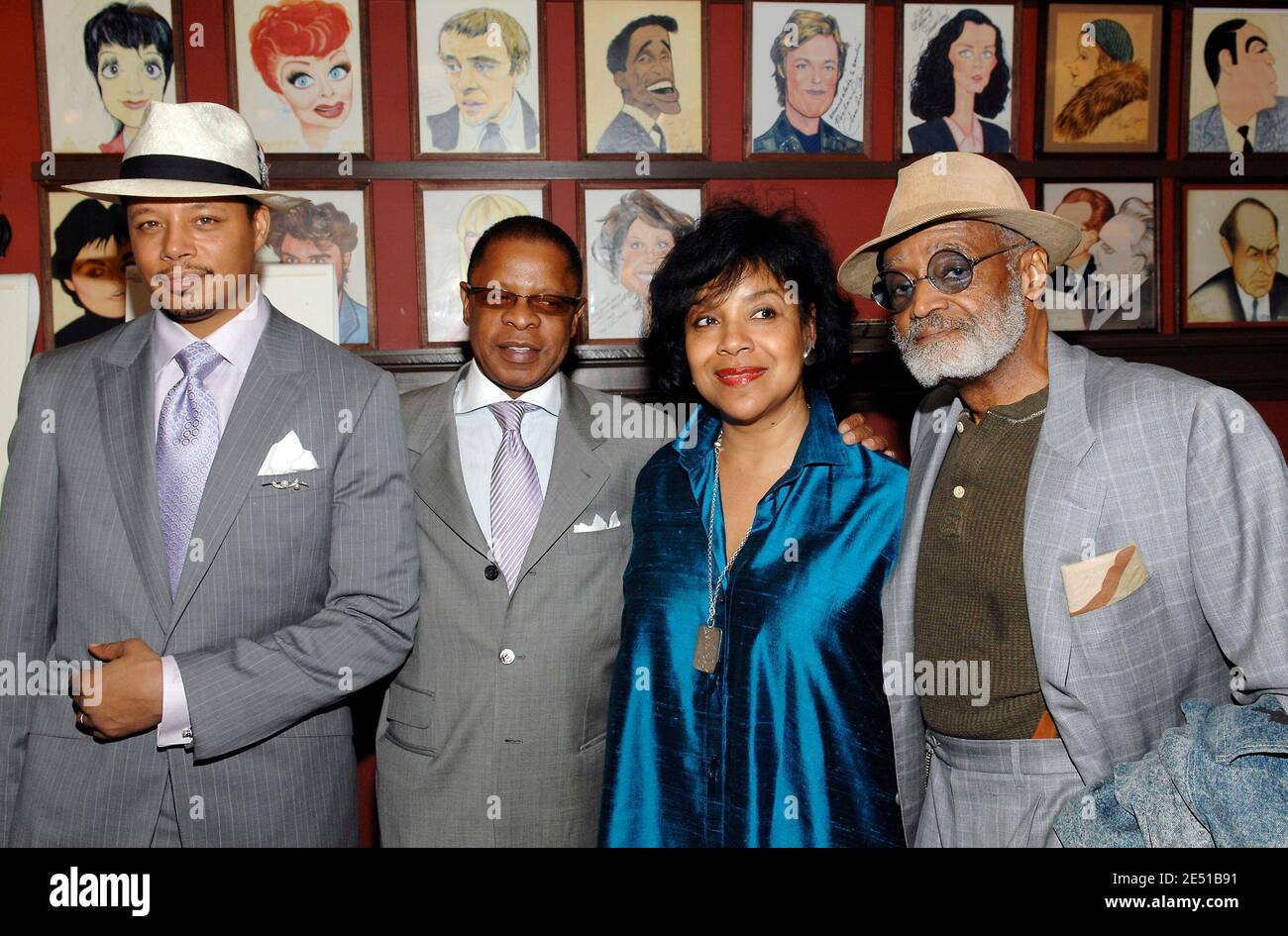 (L-R) Terrence Howard, Steven Burke, Phylicia Rashad und Melvin Van ...