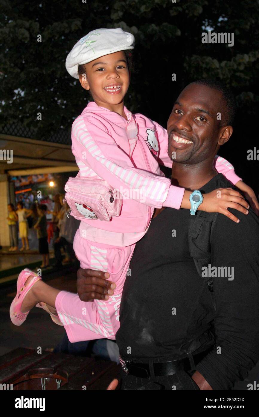 Taekwondo-Weltmeister Pascal Gentil nimmt mit seiner Tochter Tania am ...