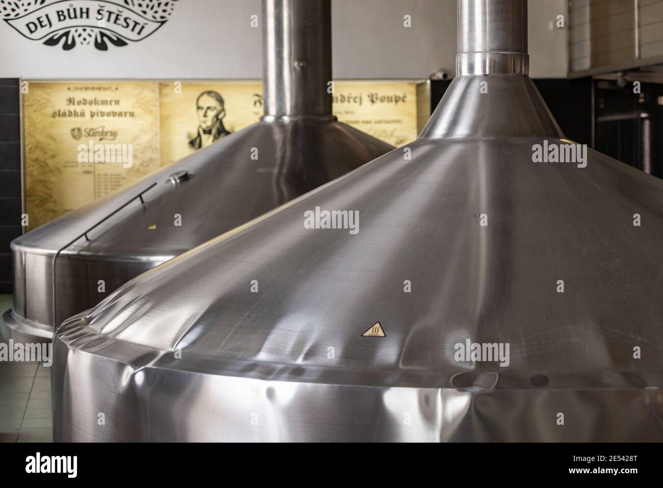 Large beer -Fotos und -Bildmaterial in hoher Auflösung – Alamy