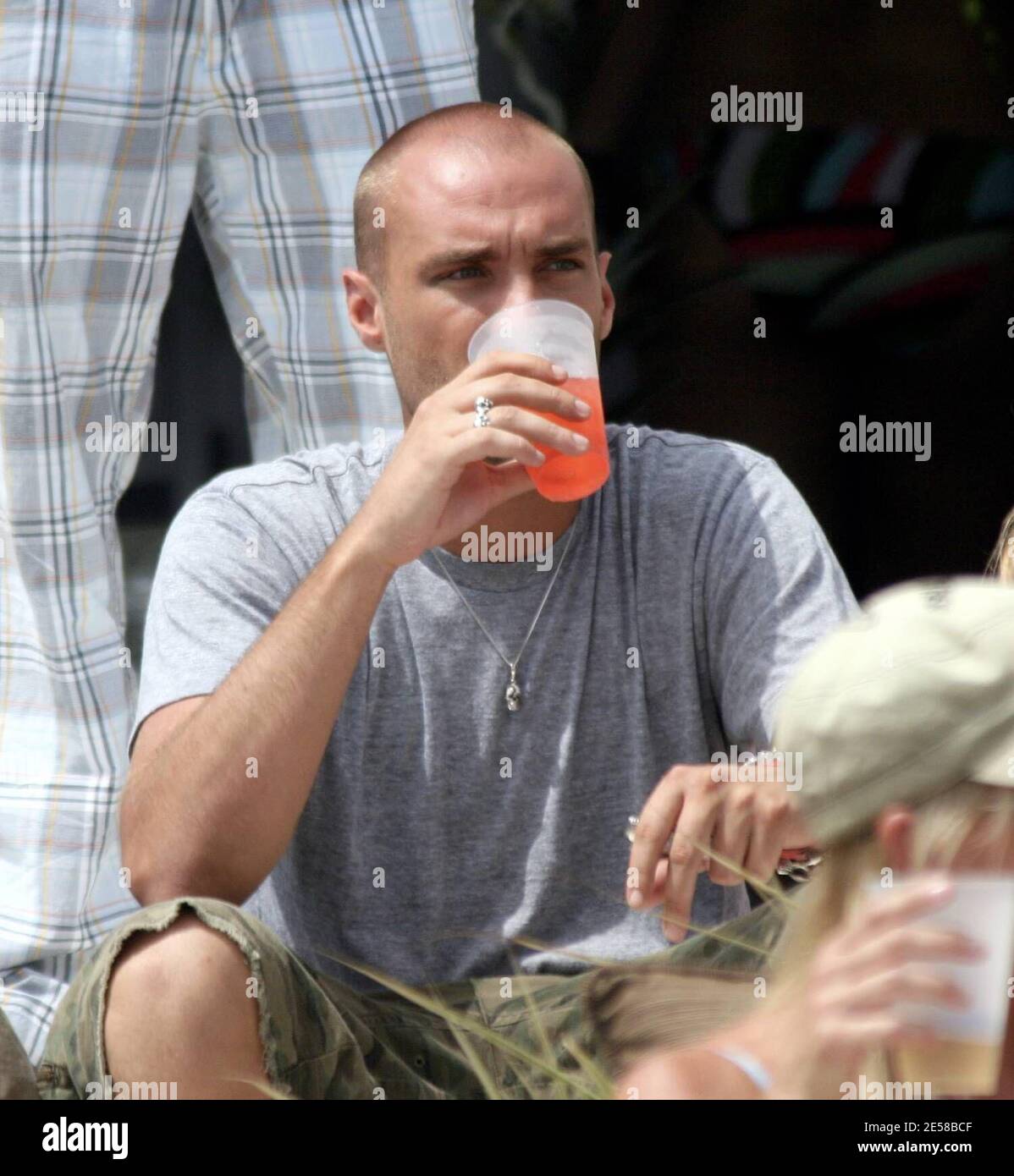 Calum Best feiert den Unabhängigkeitstag auf zwei Strandhaus-Partys in ...