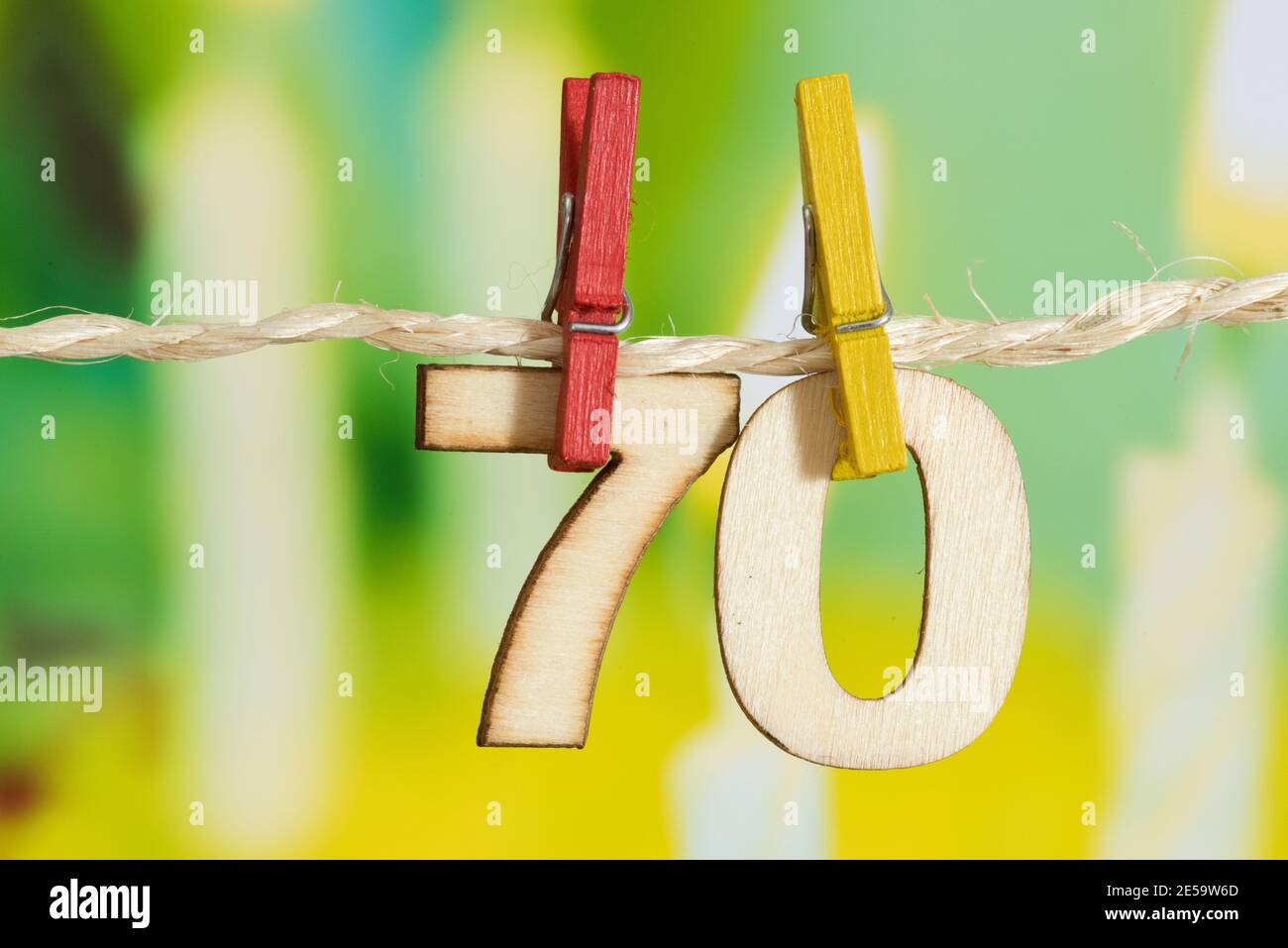 Happy birthday zum 70 geburtstag -Fotos und -Bildmaterial in hoher ...