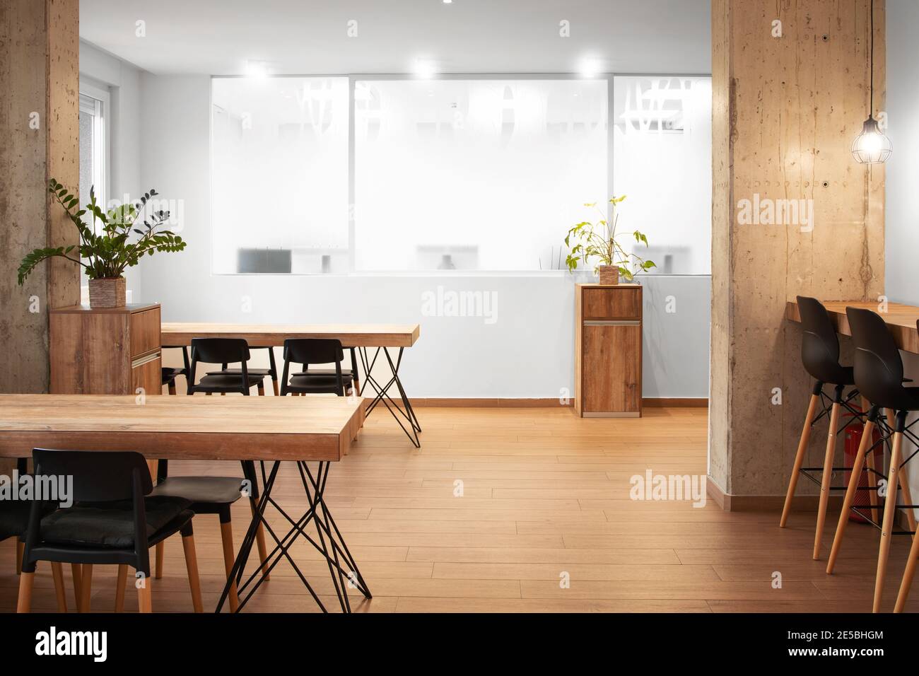 Moderne kantine -Fotos und -Bildmaterial in hoher Auflösung – Alamy