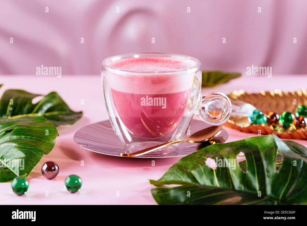 Drachenfrucht shake -Fotos und -Bildmaterial in hoher Auflösung – Alamy