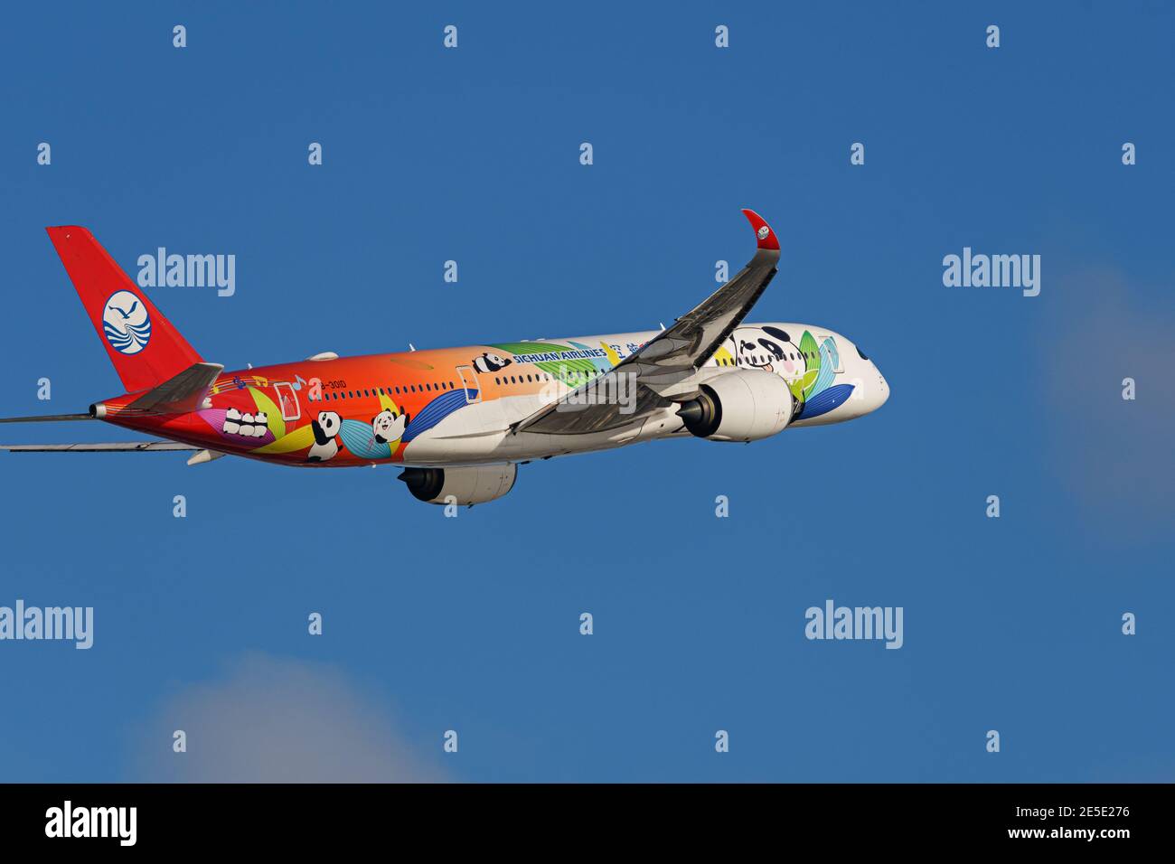 Ein Sichuan Airlines Airbus A350-900 Jetliner (B-301D) in spezieller ...