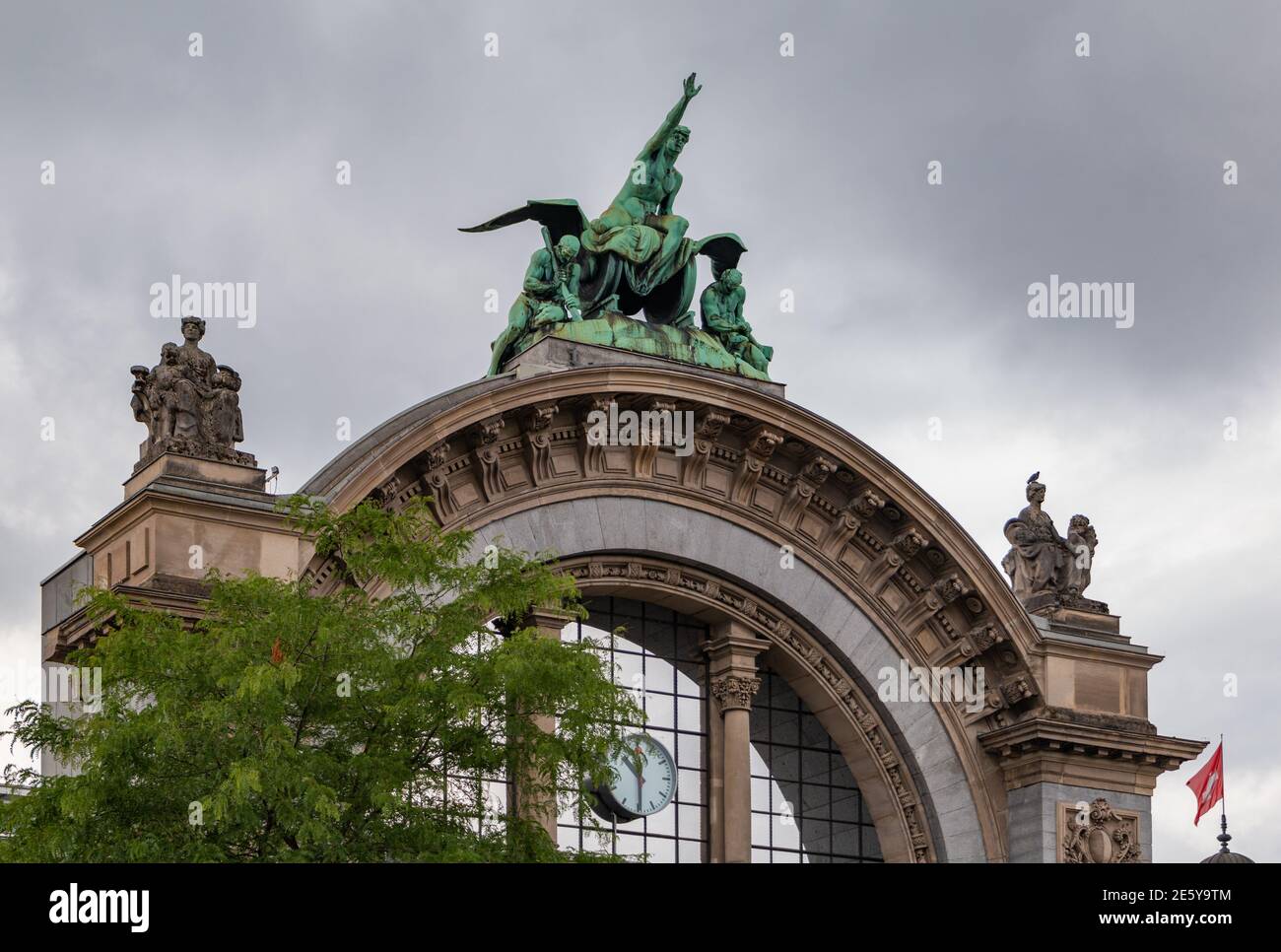 Bahnhof luzern -Fotos und -Bildmaterial in hoher Auflösung – Alamy
