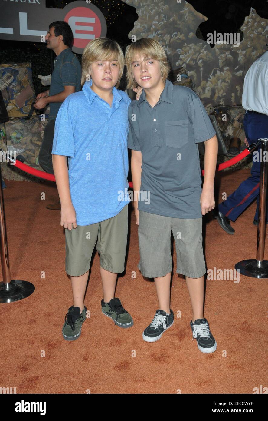 Dylan Sprouse und Cole Sprouse bei der Weltpremiere von Wall-E im Griechischen Theater in ...