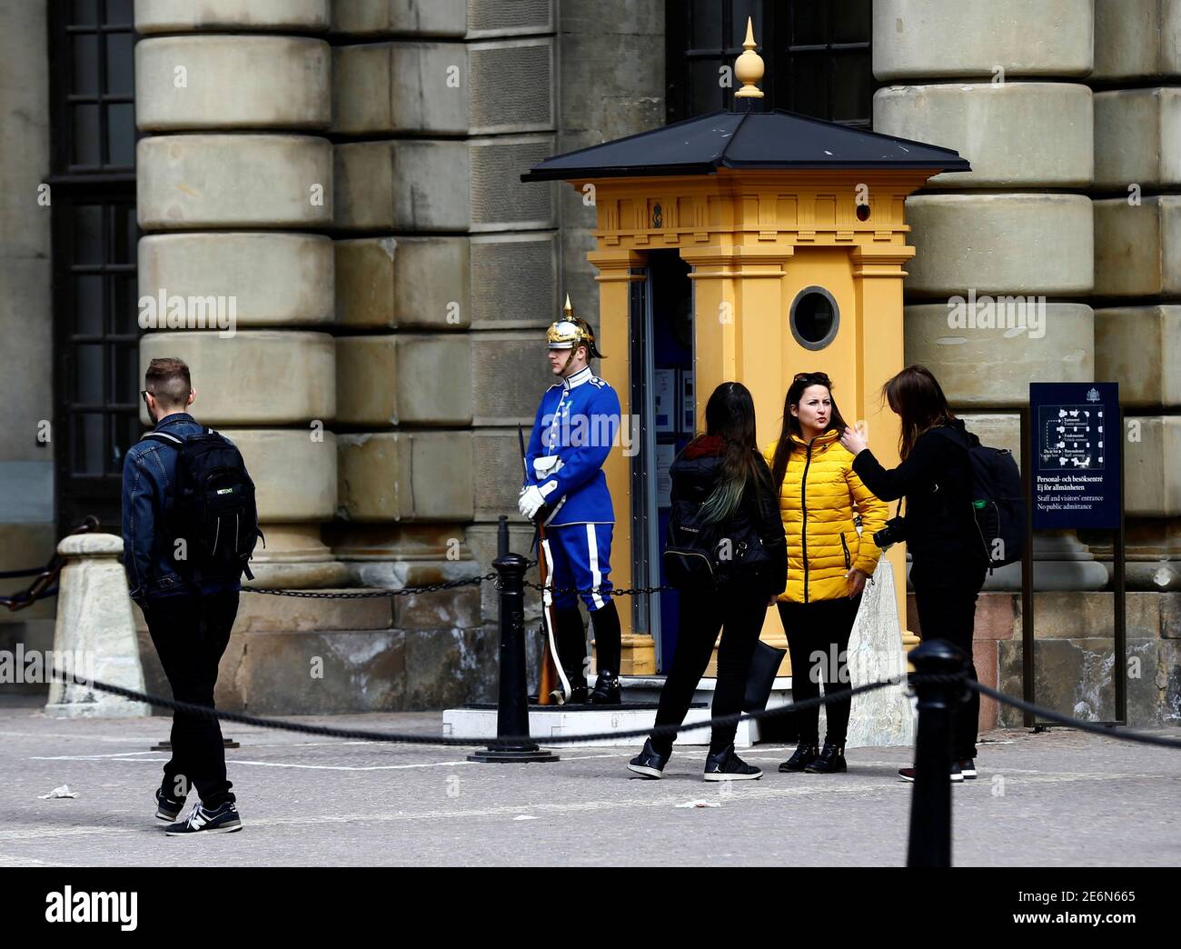 Swedish royal guard -Fotos und -Bildmaterial in hoher Auflösung – Alamy