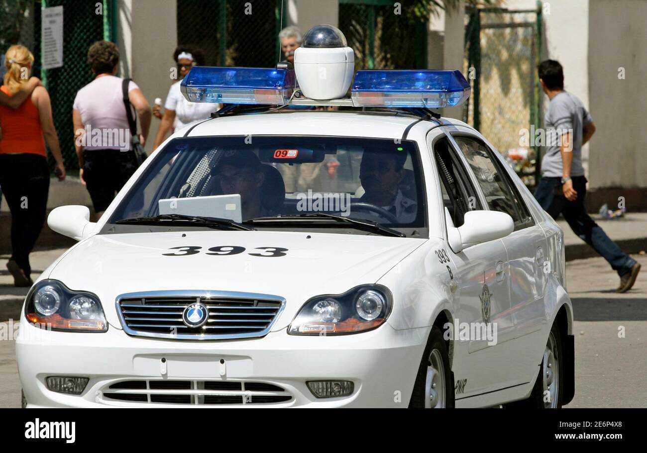 Cuban police man -Fotos und -Bildmaterial in hoher Auflösung – Alamy