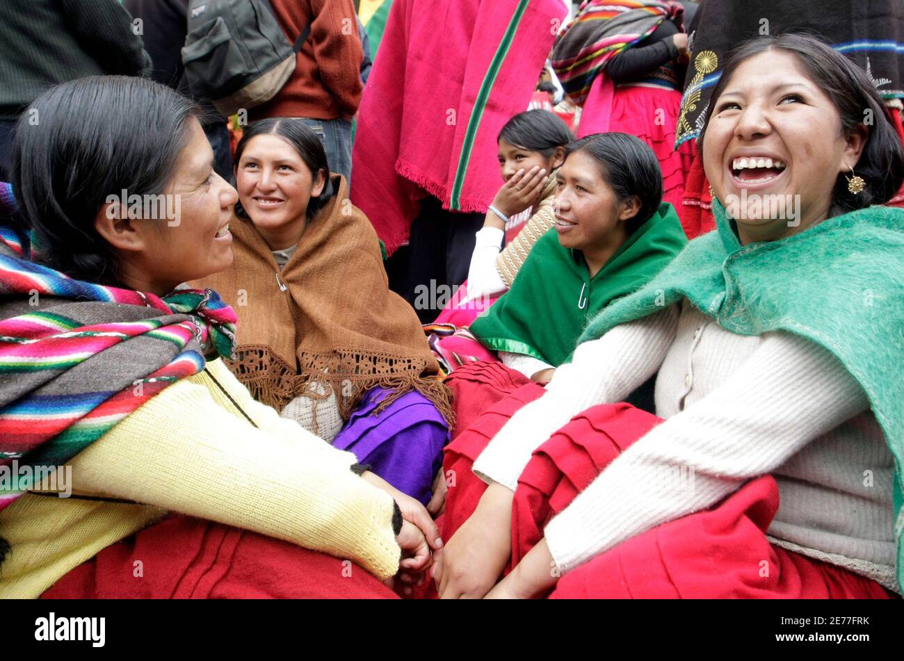 Indigenous women rest -Fotos und -Bildmaterial in hoher Auflösung – Alamy