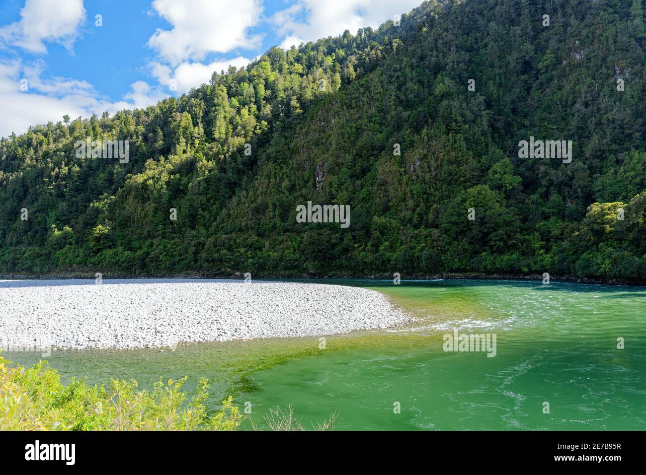 Die Buller Gorge, ein malerisches Flusstal, das dem Buller River folgt ...