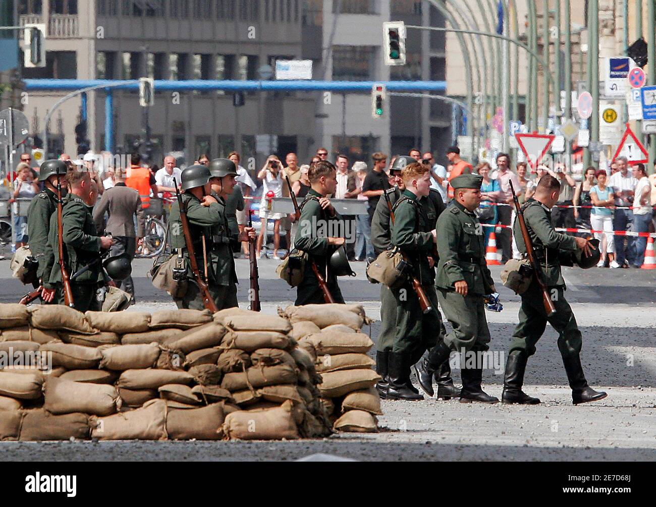 Shooting valkyrie berlin -Fotos und -Bildmaterial in hoher Auflösung ...