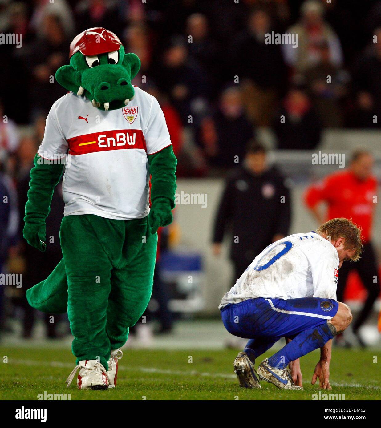 Maskottchen der vfb stuttgart -Fotos und -Bildmaterial in hoher ...