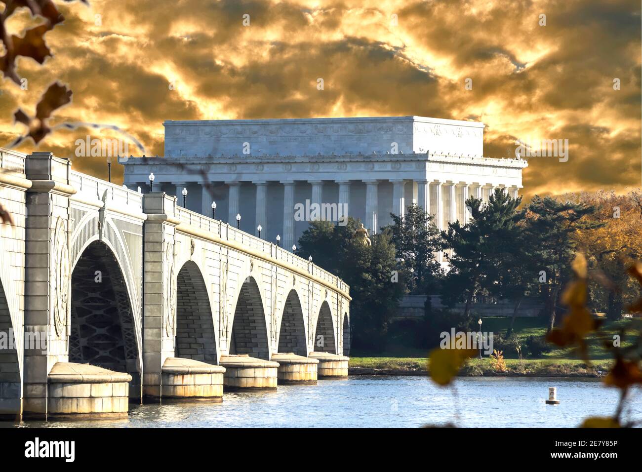 Das Lincoln Memorial und die Arlington Memorial Bridge, die sich vom ...