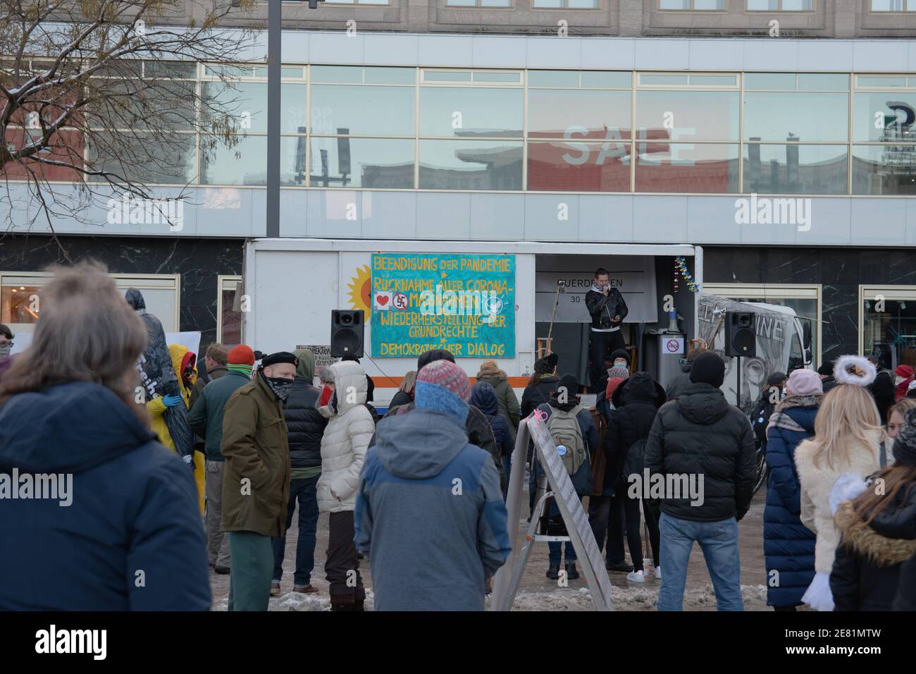 Alexanderplatz demonstration -Fotos und -Bildmaterial in hoher ...