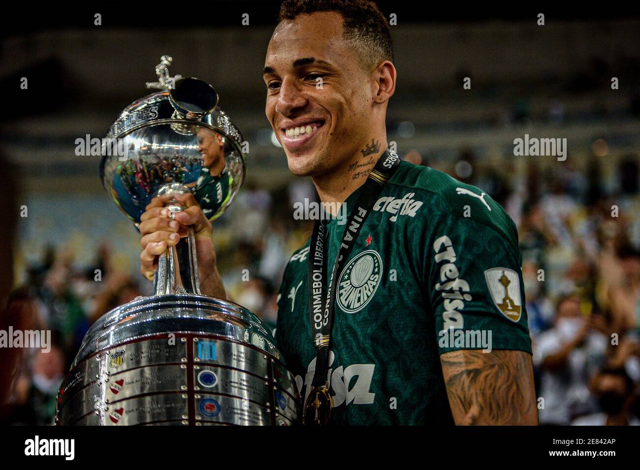 Rio De Janeiro, Brasilien. Januar 2021. Breno Lopes mit dem Siegerpokal nach Palmeiras x Santos ...