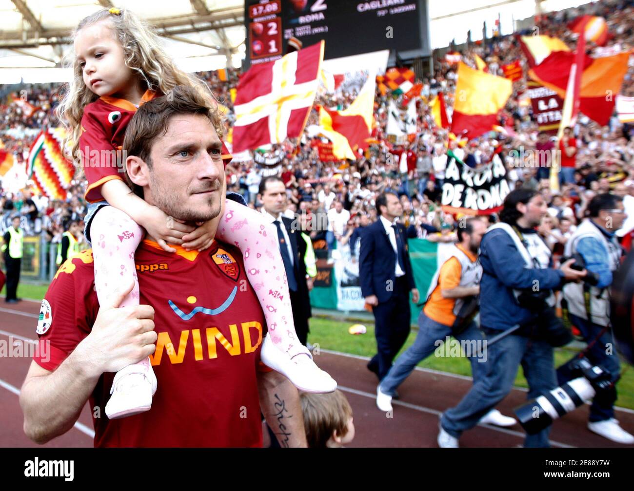 Francesco totti mit tochter chanel -Fotos und -Bildmaterial in hoher ...