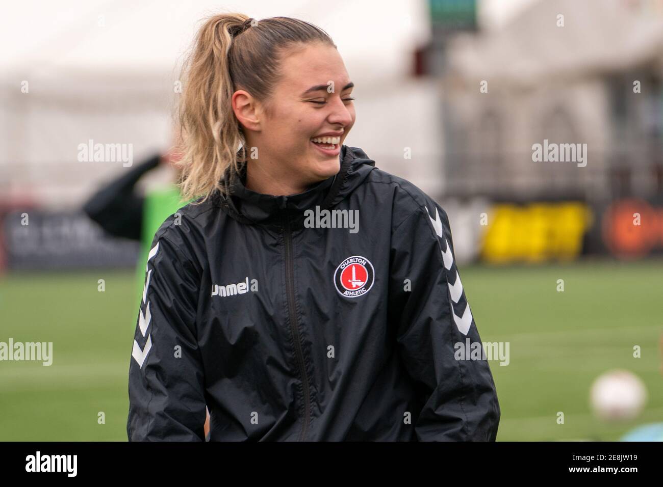 Ella Rutherford (#19 Charlton Athletic) genießt das Warm-up vor dem FA ...