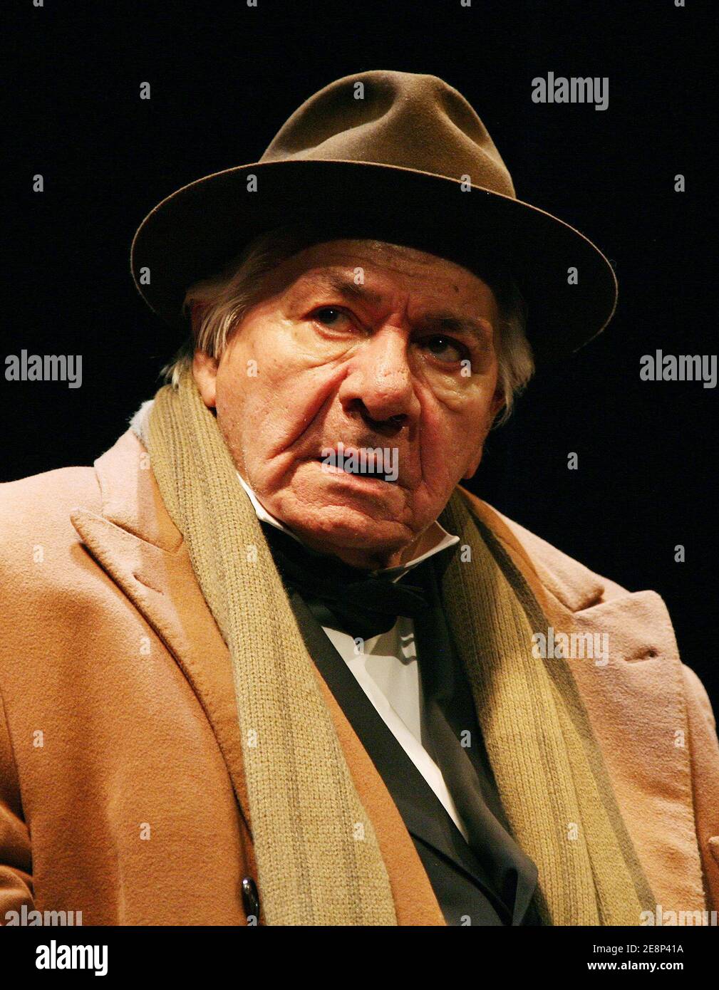 Michel galabru theater -Fotos und -Bildmaterial in hoher Auflösung – Alamy