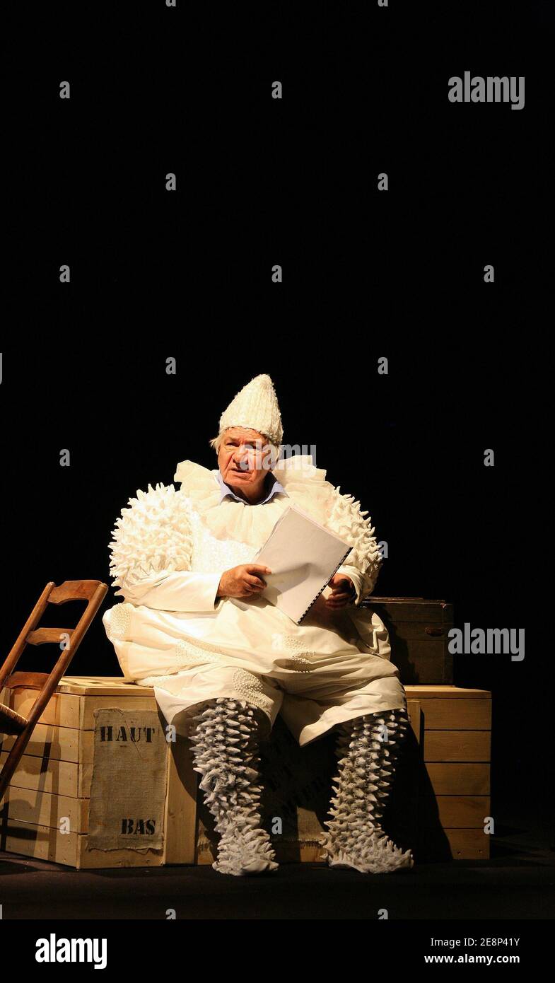 Michel galabru theater -Fotos und -Bildmaterial in hoher Auflösung – Alamy