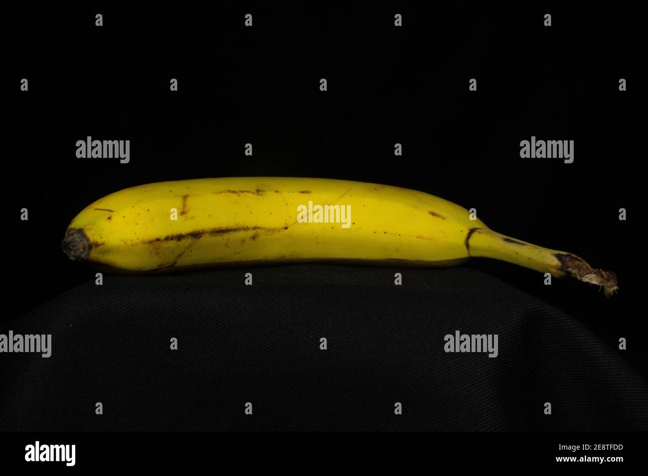 Reife gelbe banane -Fotos und -Bildmaterial in hoher Auflösung – Alamy