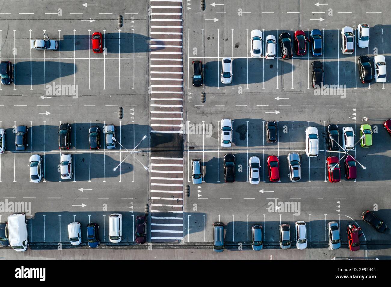 Parkplatz von oben asphalt -Fotos und -Bildmaterial in hoher Auflösung ...