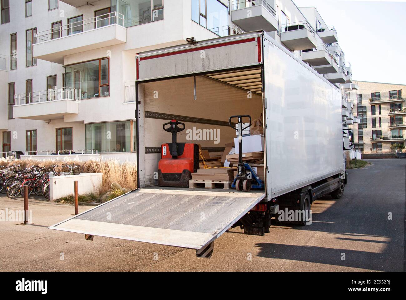 Lkw offen entladung gabelstapler -Fotos und -Bildmaterial in hoher ...