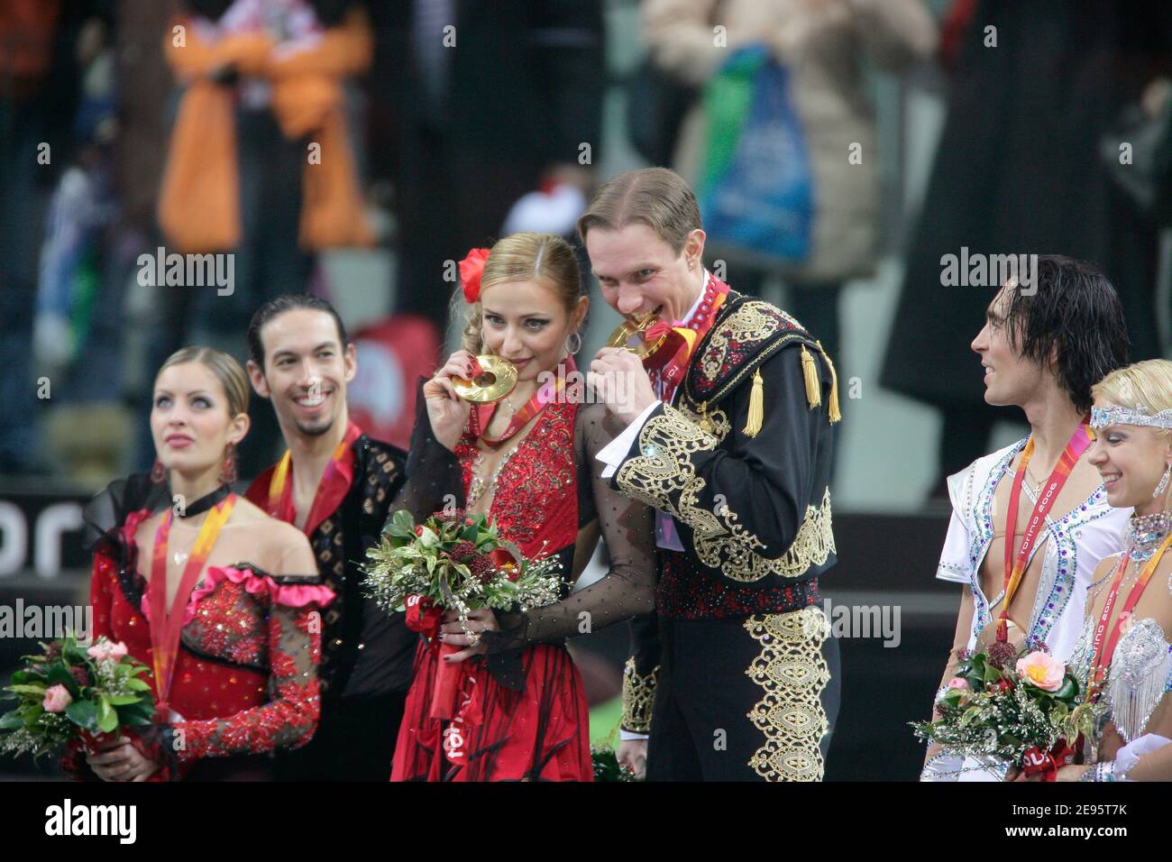 Russian tatiana navka roman kostomarov -Fotos und -Bildmaterial in ...