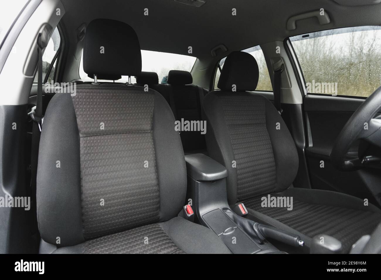 Auto innenraum sitze -Fotos und -Bildmaterial in hoher Auflösung – Alamy