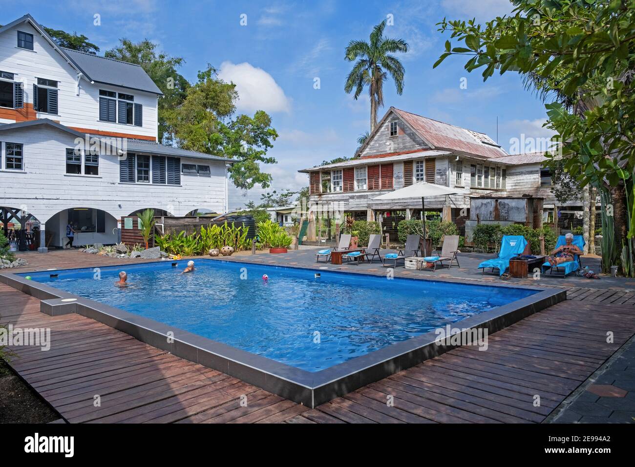 Ältere Touristen im Schwimmbad im Boutique Hotel Peperpot, ehemaliges ...