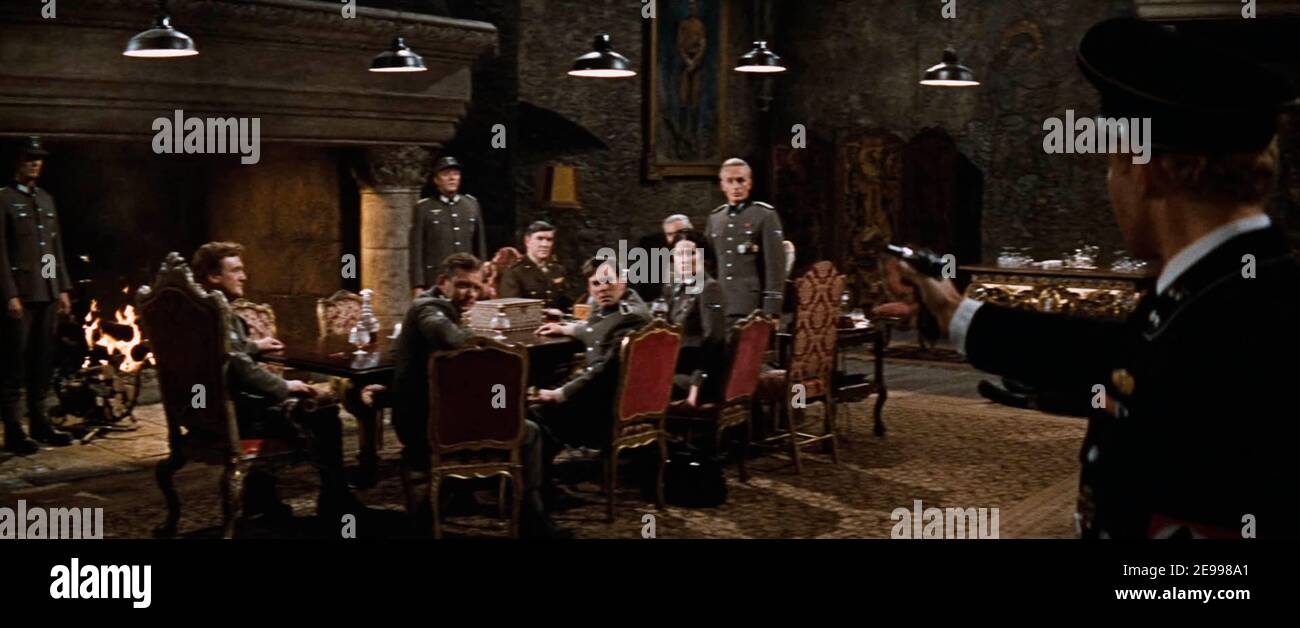 London. Clint Eastwood, Donald Houston, Peter Barkworth, William Squire ...