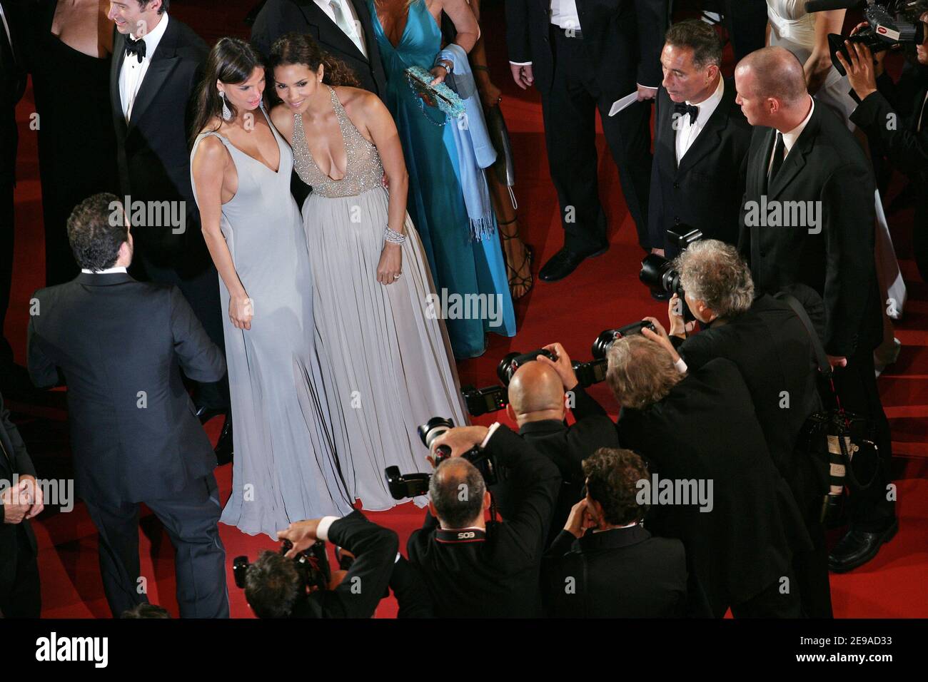 DIE US-Schauspielerinnen Famke Janssen und Halle Berry bei der ...