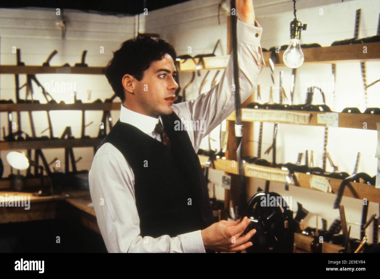 Chaplin 1992 robert downey jr -Fotos und -Bildmaterial in hoher ...