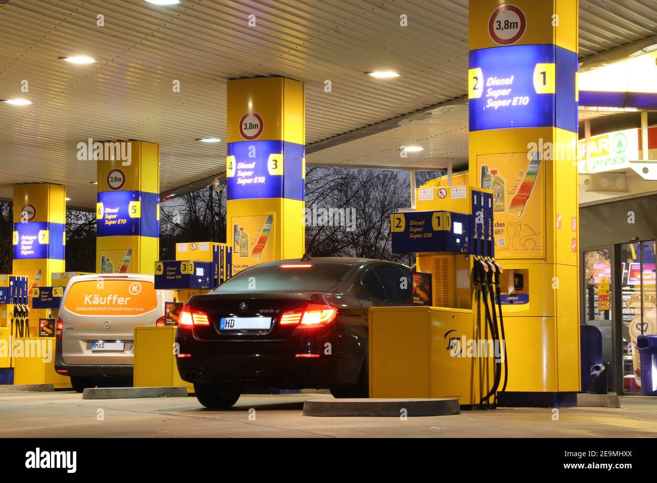 Jet Tankstelle Stockfotos und -bilder Kaufen - Alamy