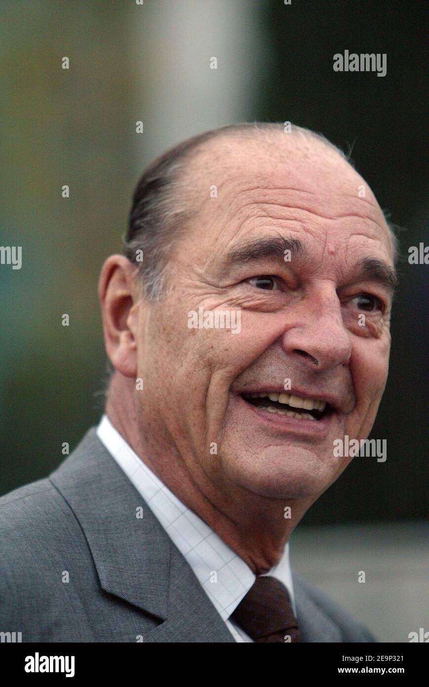Präsident Jacques Chirac wird am 27. Oktober 2006 beim symbolischen ...