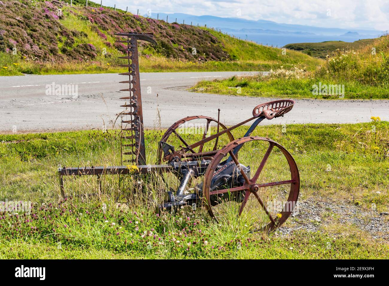 Hay mower -Fotos und -Bildmaterial in hoher Auflösung – Alamy