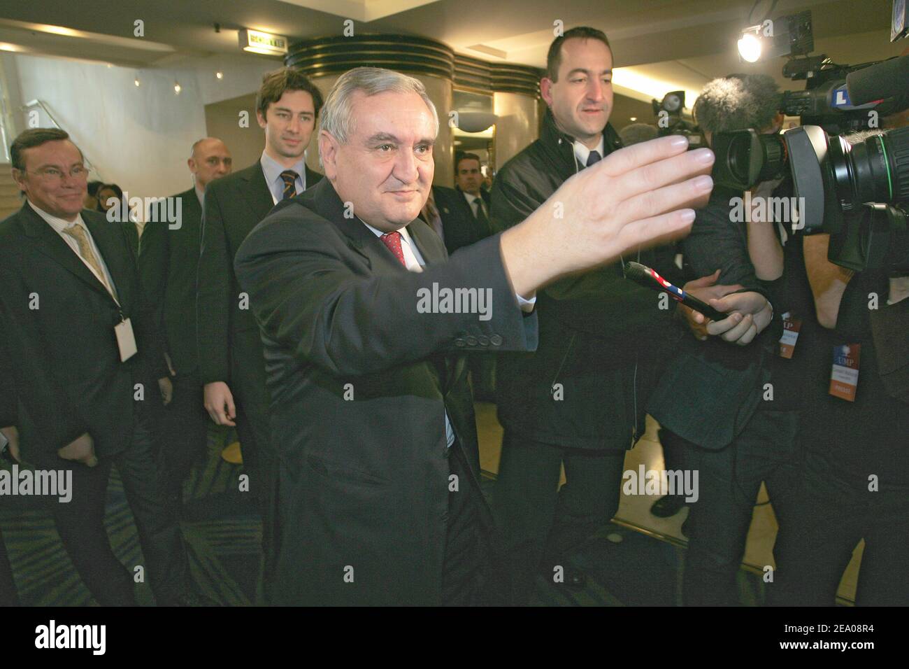 (Von links) Laurent Solly und der französische Premierminister Jean ...