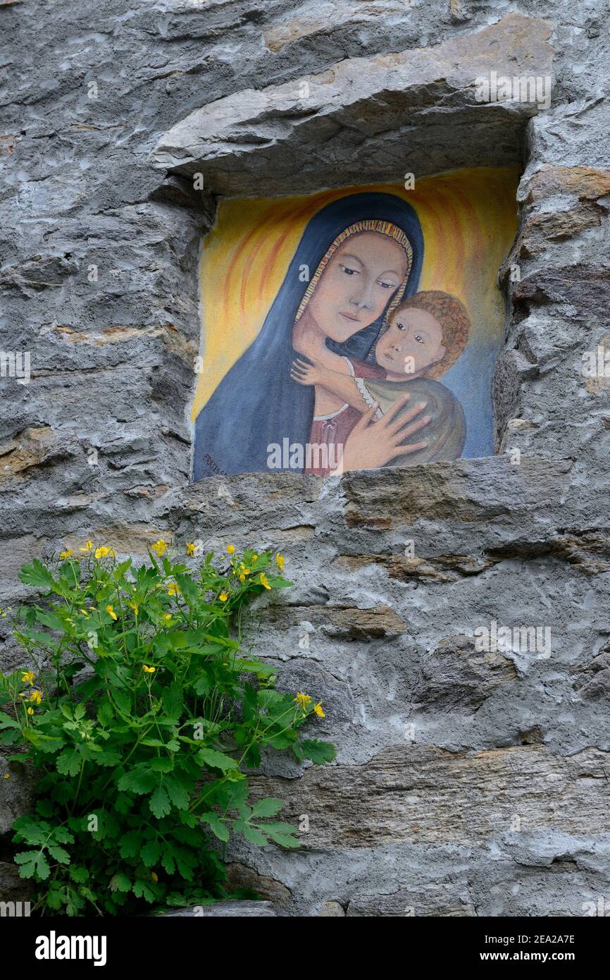 Heiliges Bild, Maria mit Kind, Bild auf Hauswand, Sonogno, Valle ...