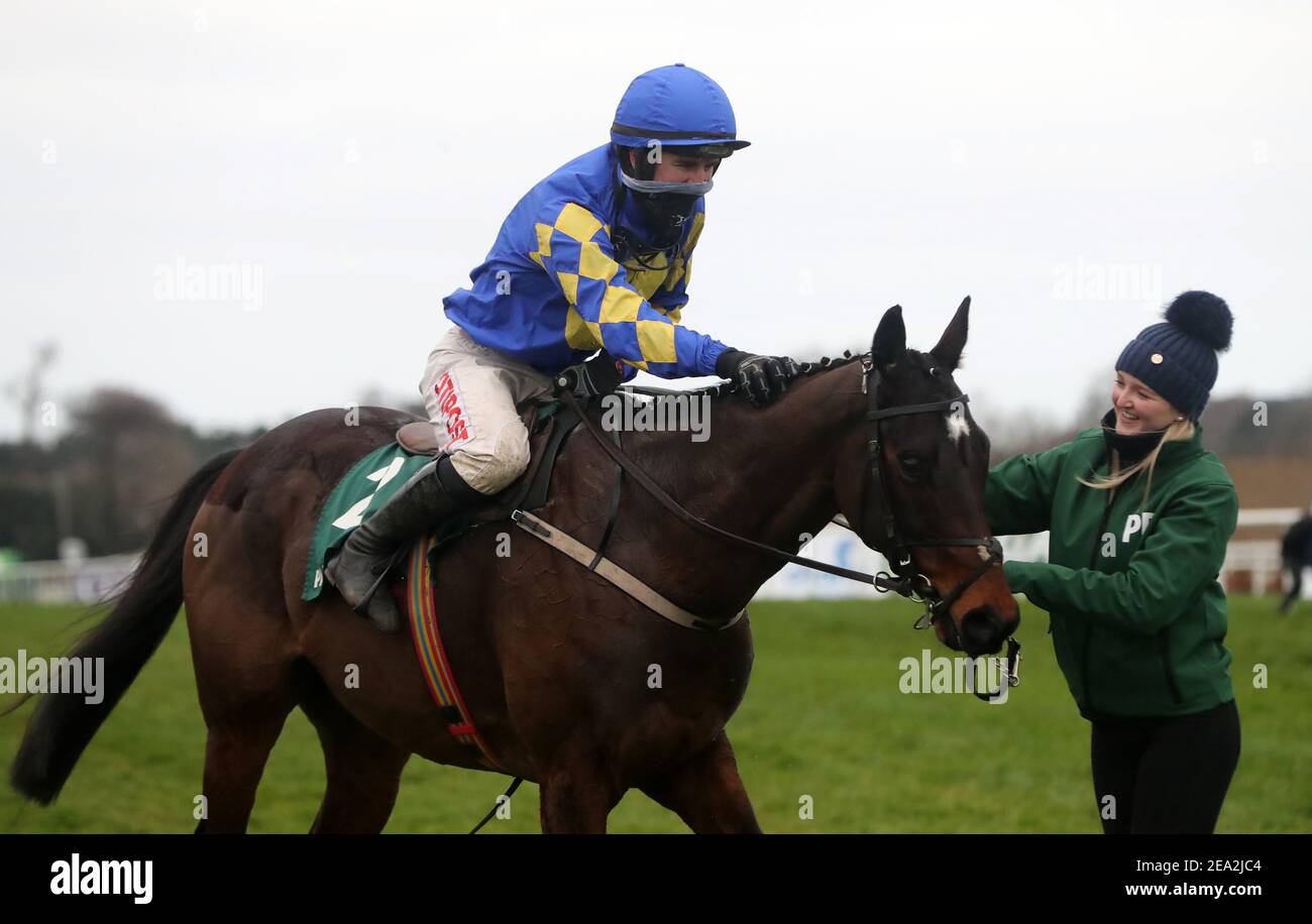 Kemboy und Jockey Danny Mullins feiern den Gewinn des Paddy Power Irish ...