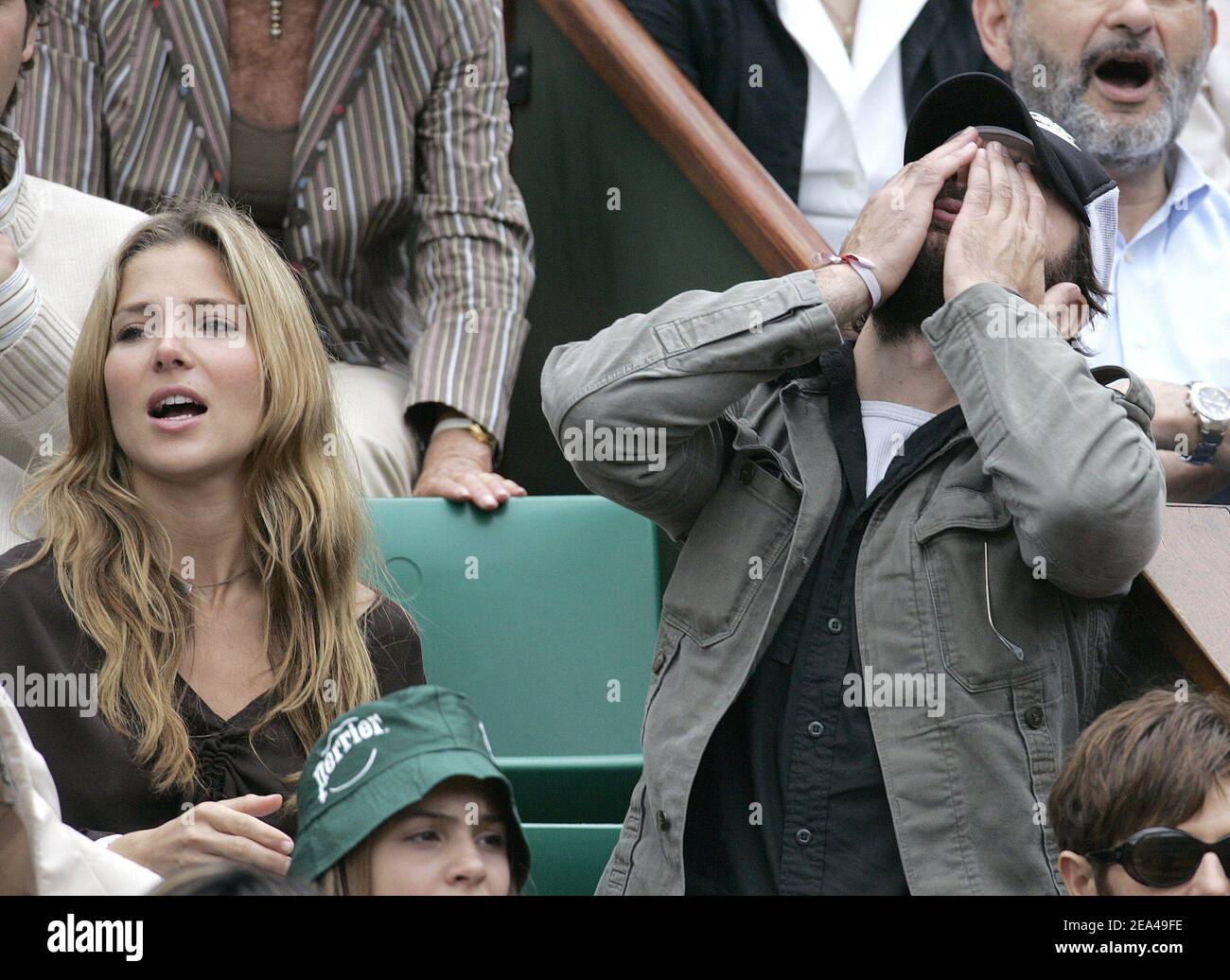 Der französische Schauspieler Michael Youn und seine spanische Freundin ...