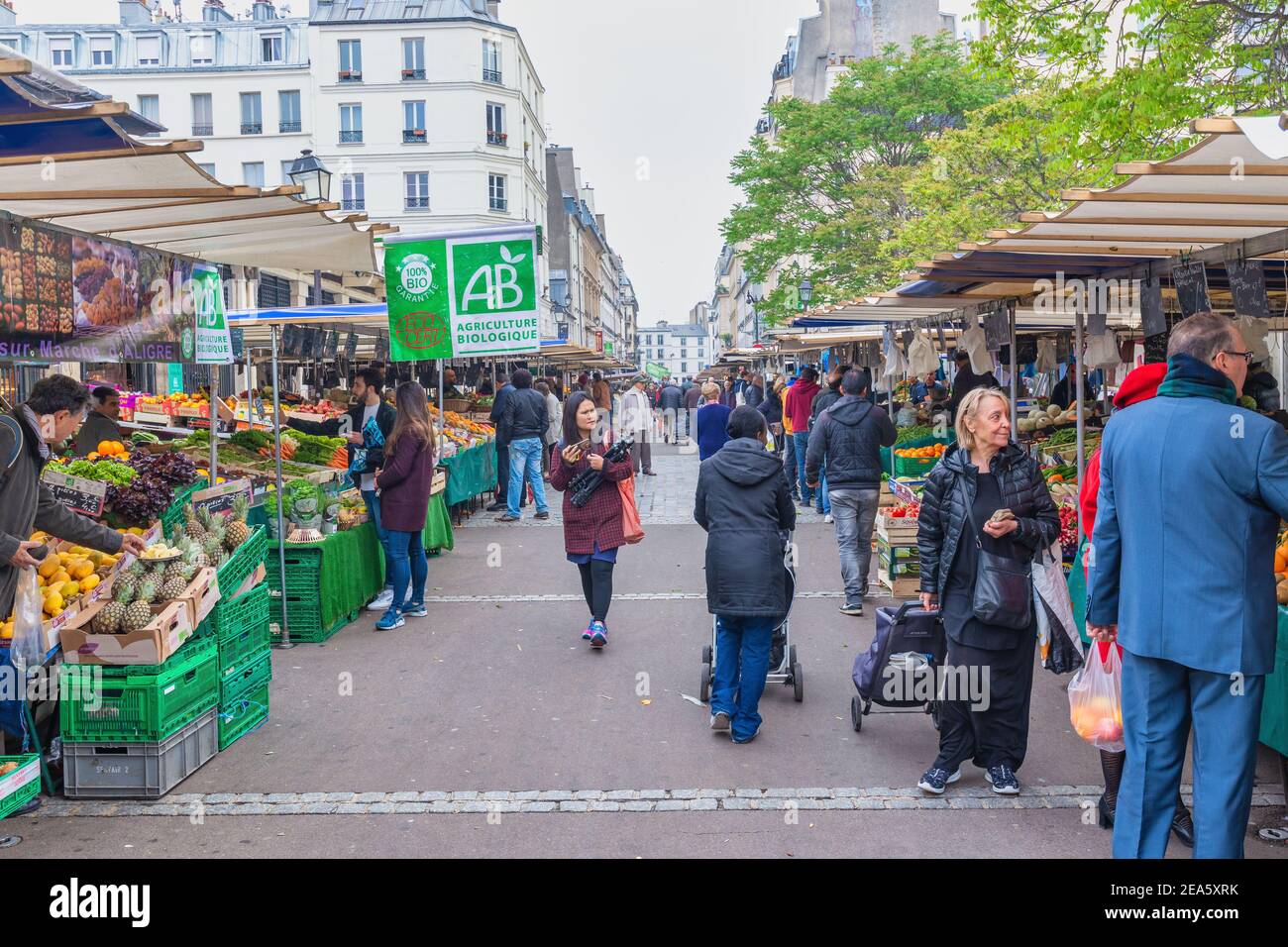 Food shopping in france -Fotos und -Bildmaterial in hoher Auflösung – Alamy