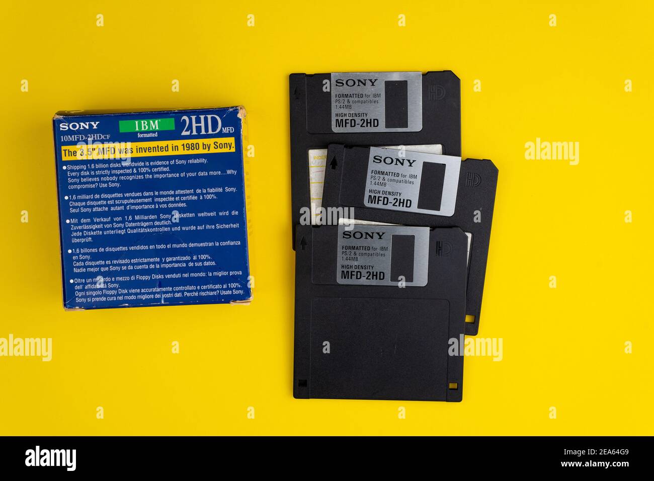 Ukraine, Kiew - 7. Februar 2021: SONY Diskette 3,5 Zoll. Die Disketten 3 2 sind eine Technologie ...