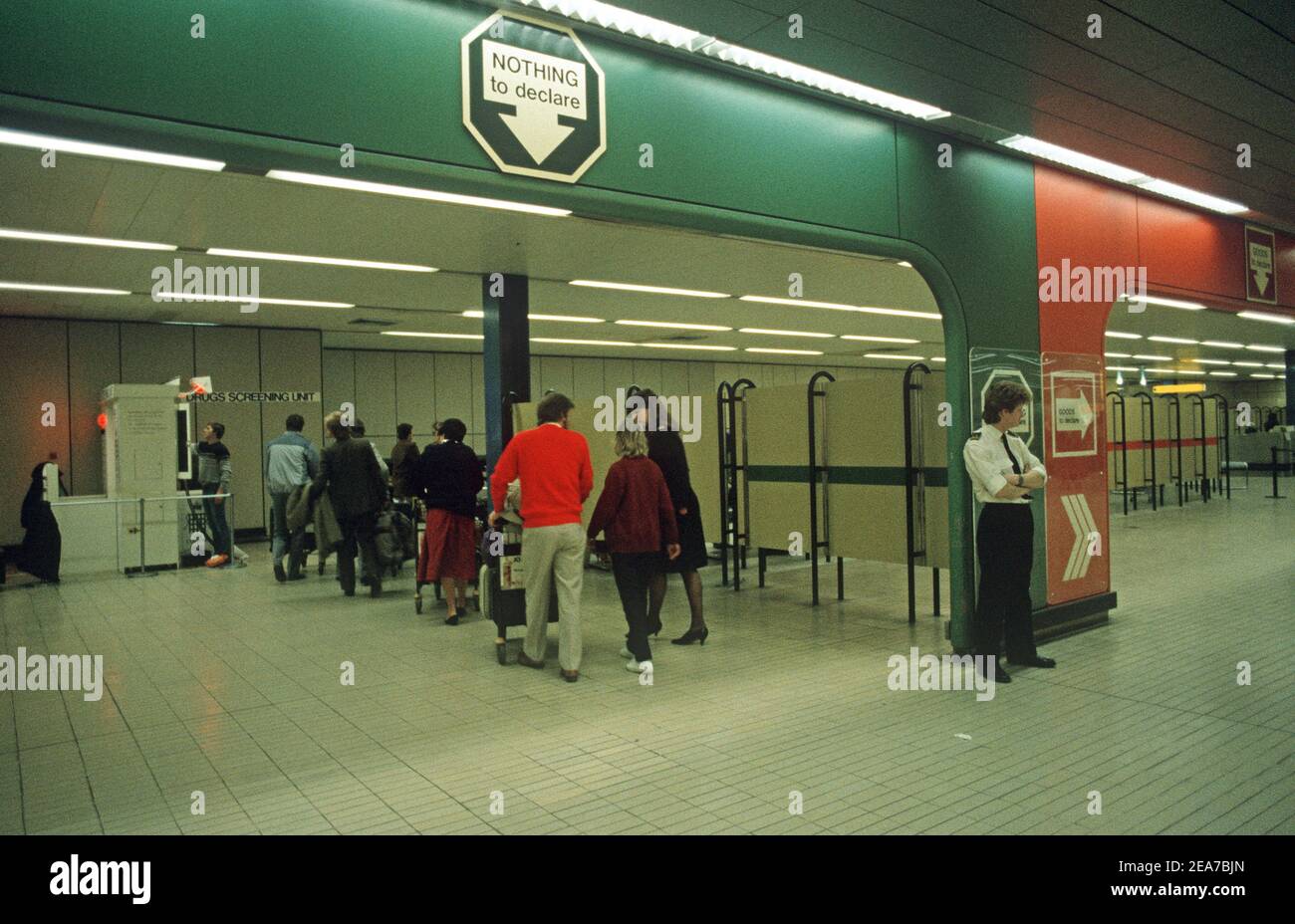 Waren, um roten kanal zu deklarieren -Fotos und -Bildmaterial in hoher ...