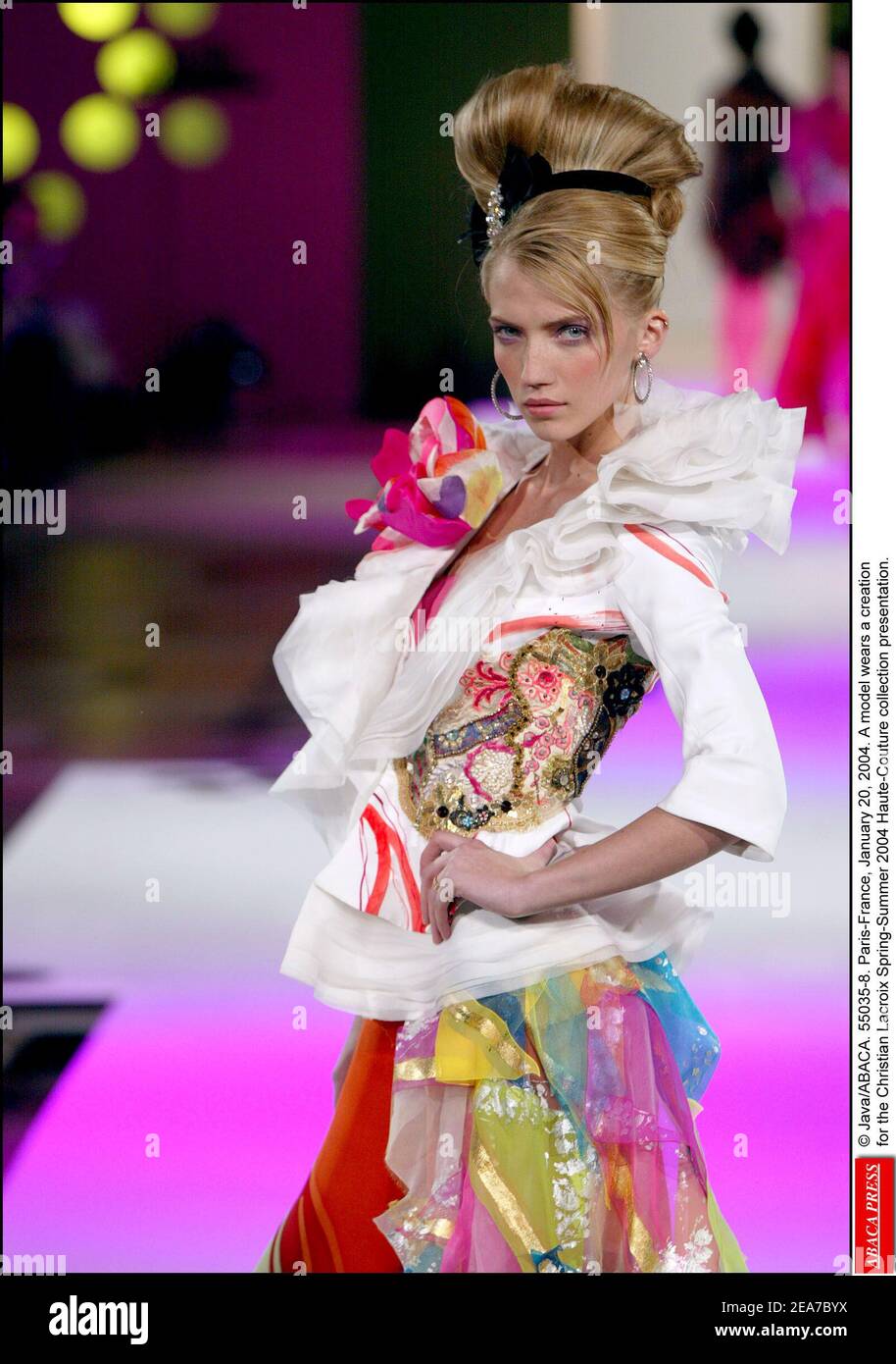 © Java/ABACA. 55035-8. Paris-Frankreich, 20. Januar 2004. Ein Model ...