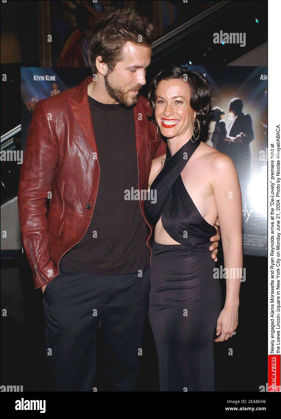 Die frisch engagierten Alanis Morissette und Ryan Reynolds kommen bei ...