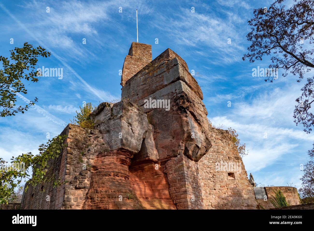 Burg nanstein pfalz -Fotos und -Bildmaterial in hoher Auflösung – Alamy
